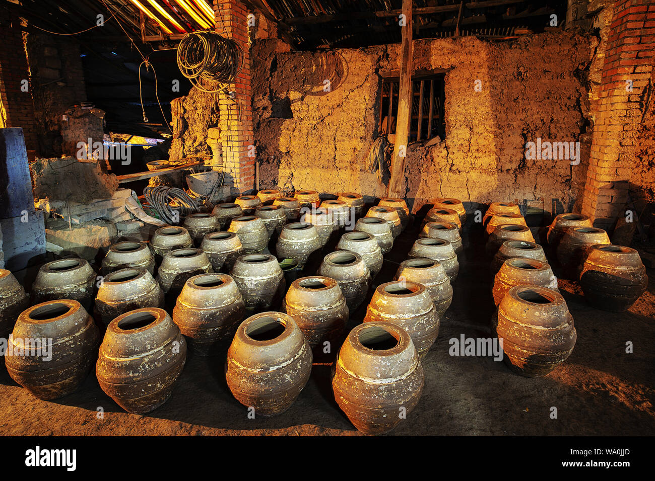 Ancient chinese ceramics hi-res stock photography and images - Alamy