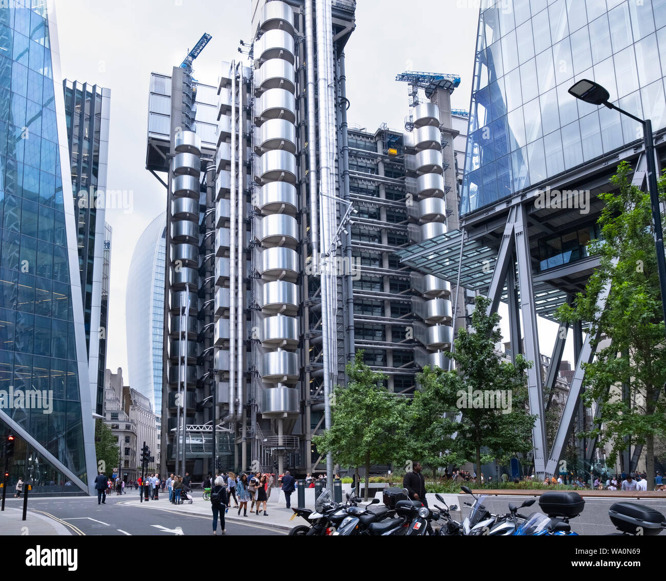 City of london banking headquarters hi-res stock photography and images ...