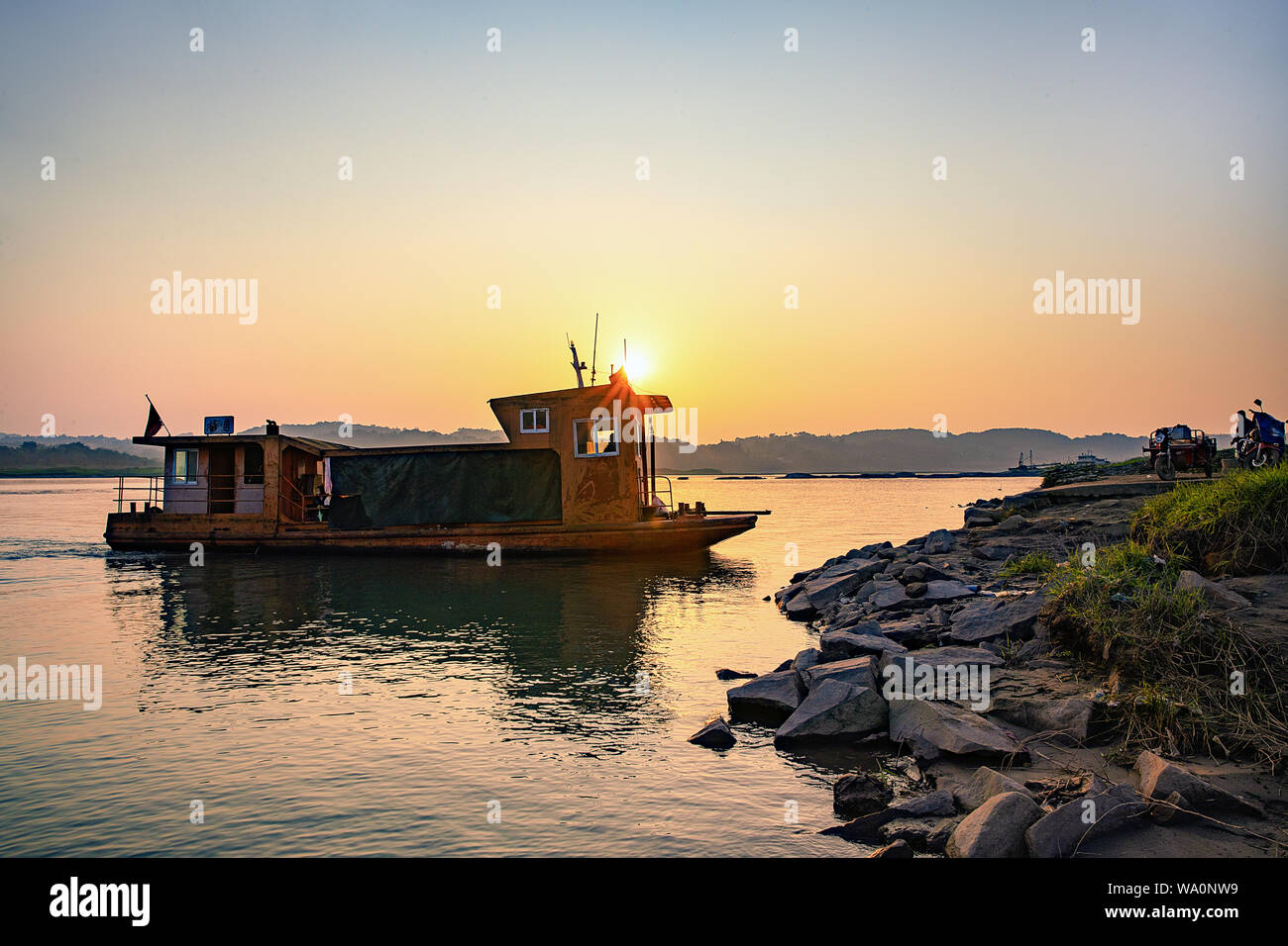 Dock low water level lake hi-res stock photography and images - Alamy