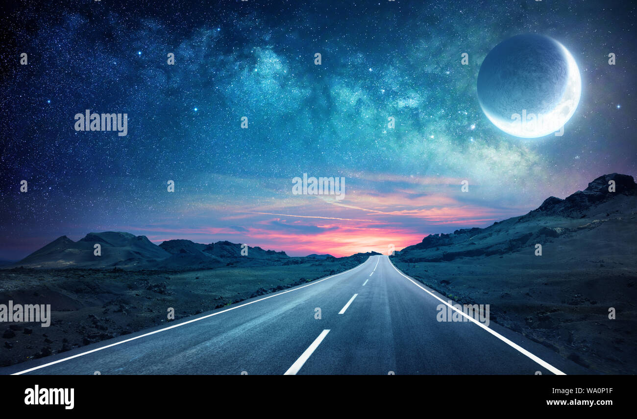 Desert highway night hi-res stock photography and images - Alamy