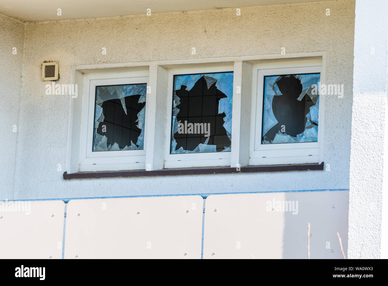 Cracked window in the old house Stock Photo - Alamy