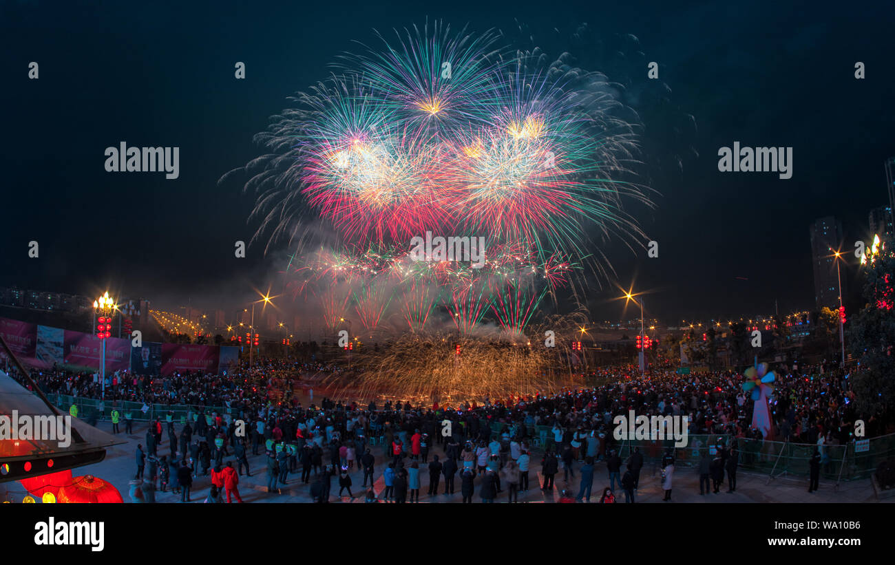 Chinese fireworks ancient hi-res stock photography and images - Alamy