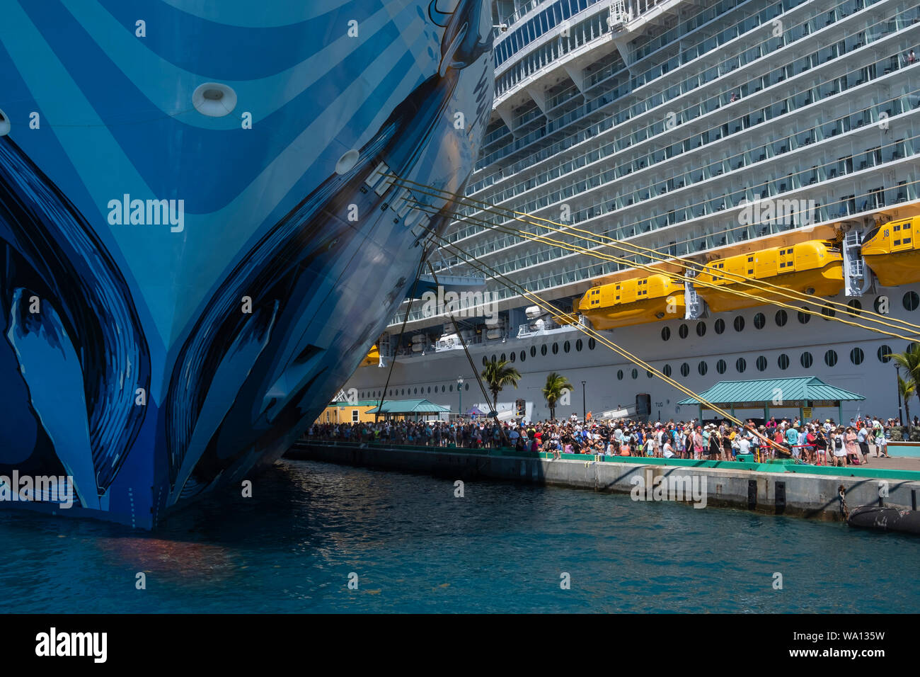 Bahamas pollution hi-res stock photography and images - Alamy