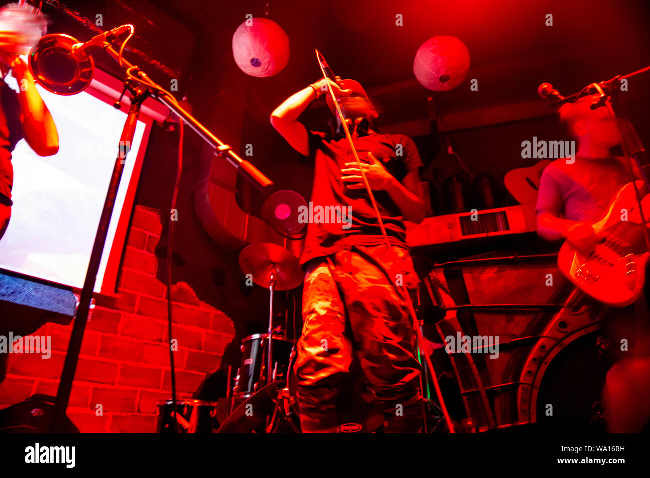 Night club dancing inside hi-res stock photography and images - Alamy