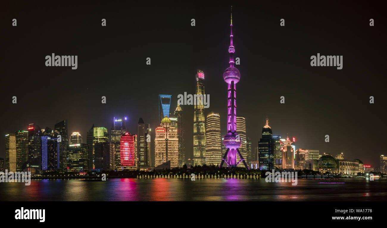 Shanghai traffic lights hi-res stock photography and images - Alamy