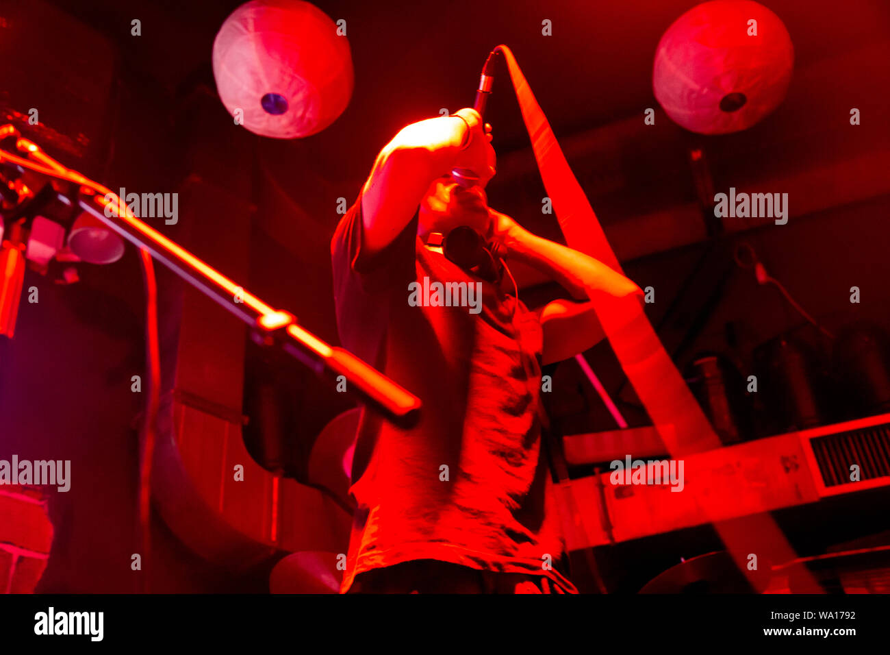 Night club dancing inside hi-res stock photography and images - Alamy