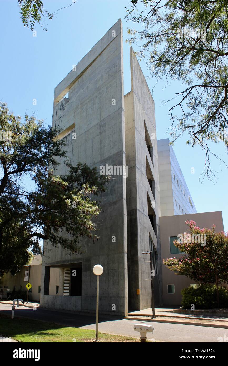 Social Services and Humanities Building, UC Davis, Davis, California ...