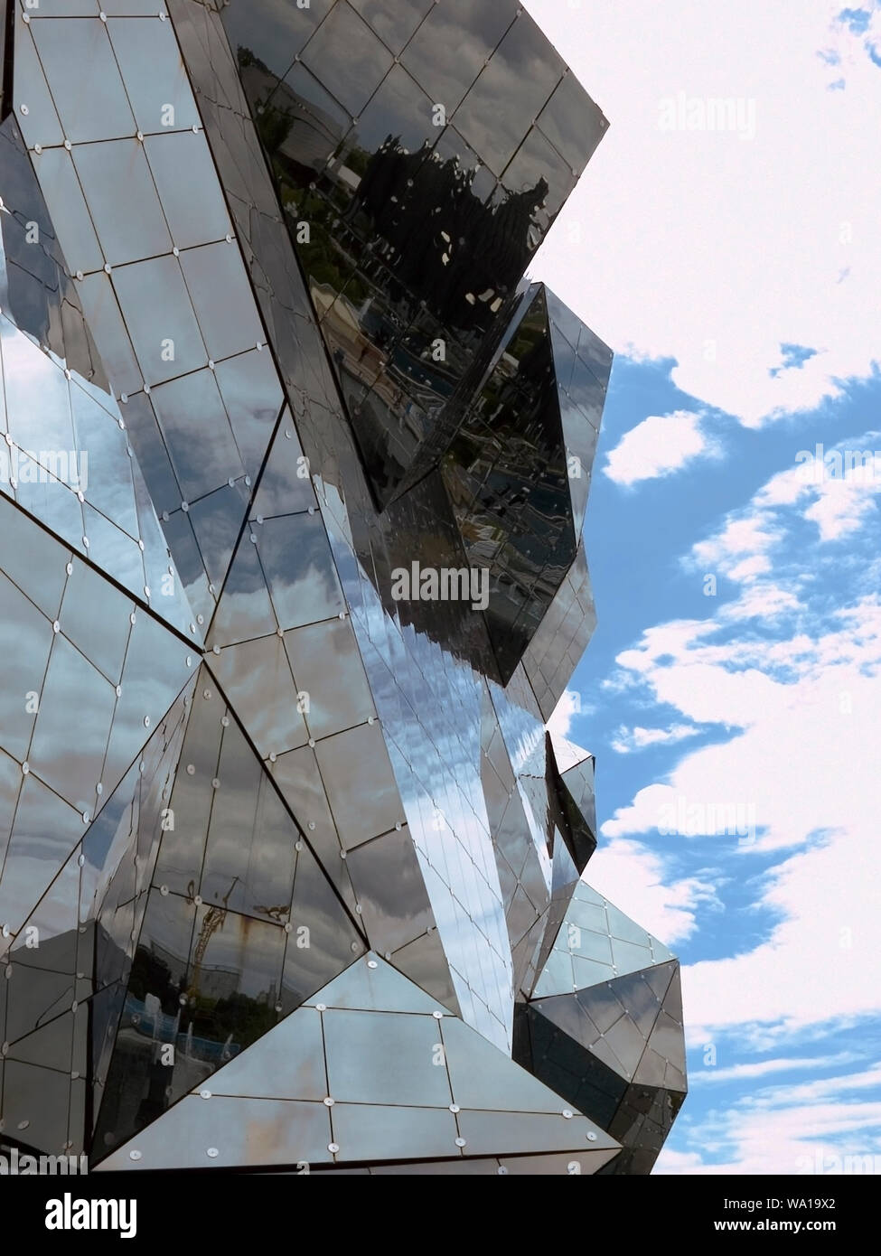 Avant-garde architecture: the huge glass and steel crystal, Kinemax ...