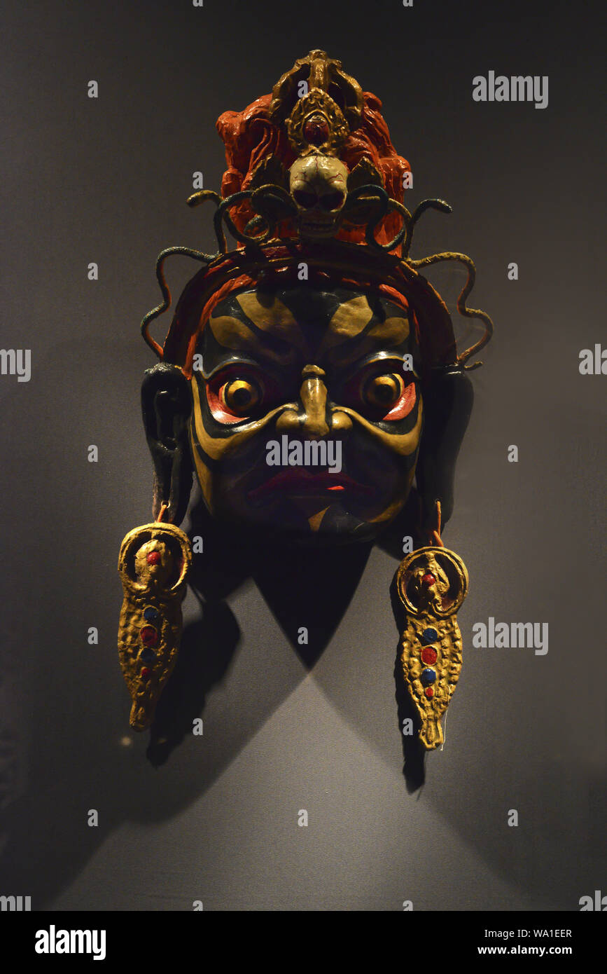 Chinese mask carving hi-res stock photography and images - Alamy