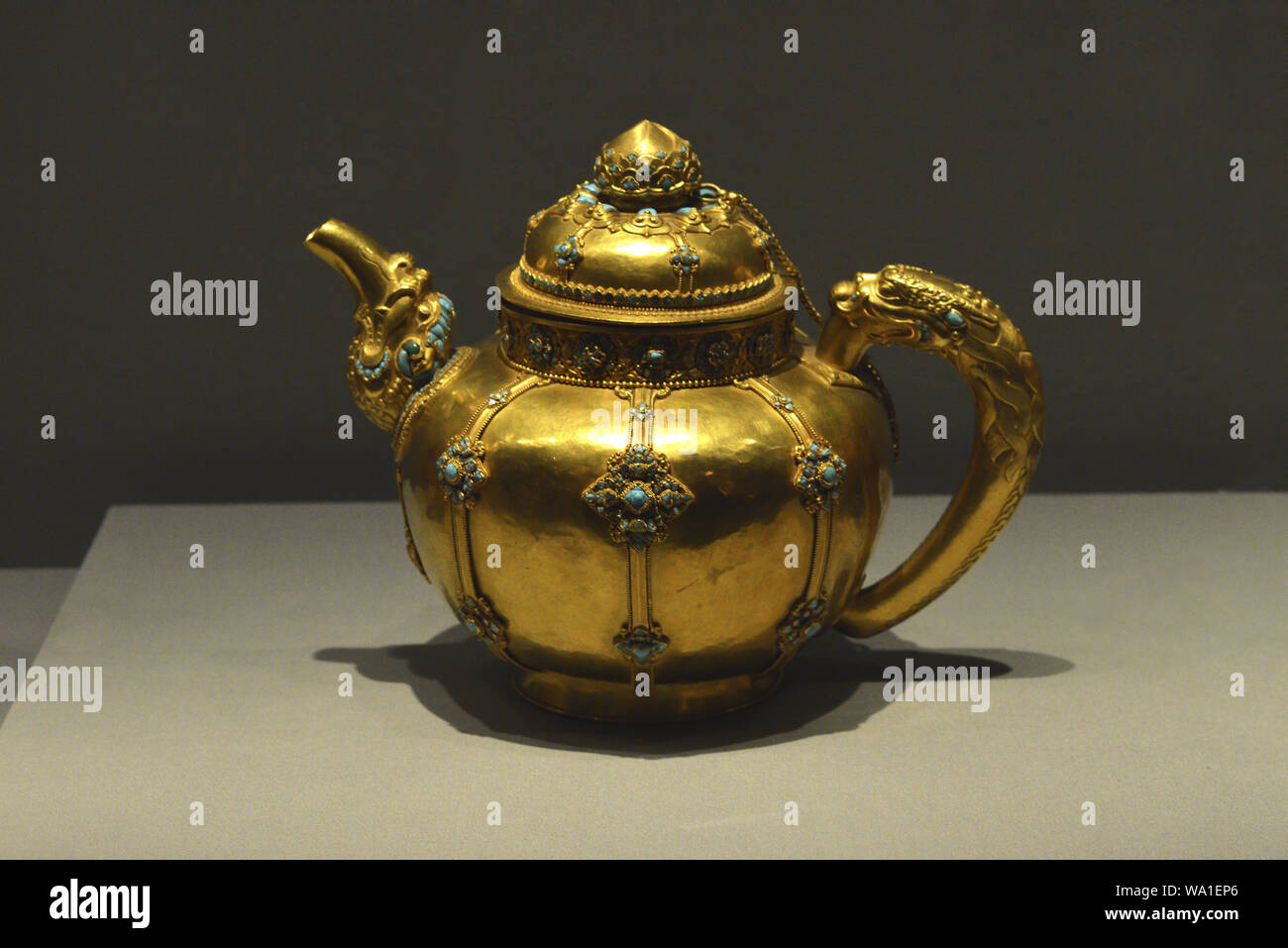 Chinese tea set images hi-res stock photography and images - Alamy
