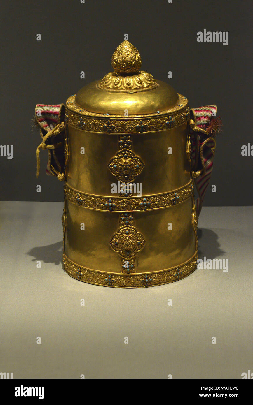 Jewel-encrusted gold sola (clear Stock Photo - Alamy