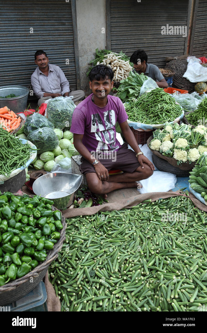 Vegetable stall man finger hi-res stock photography and images - Alamy