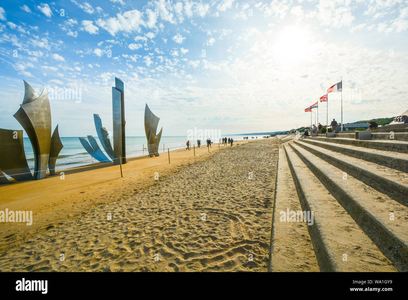 Les Braves Memorial metal sculpture at the Omaha Beach war memorial in ...