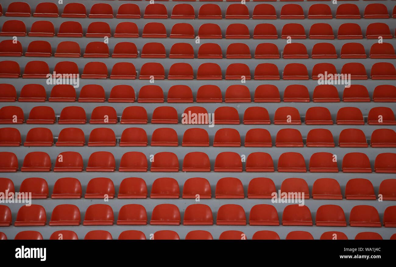 Front row basketball game hi-res stock photography and images - Alamy