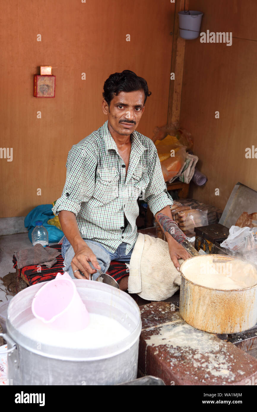 Tea seller hi-res stock photography and images - Alamy