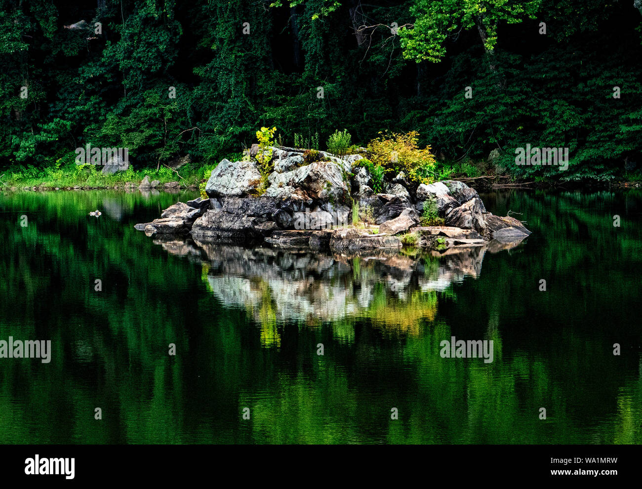 Rocky isle islet hi-res stock photography and images - Alamy