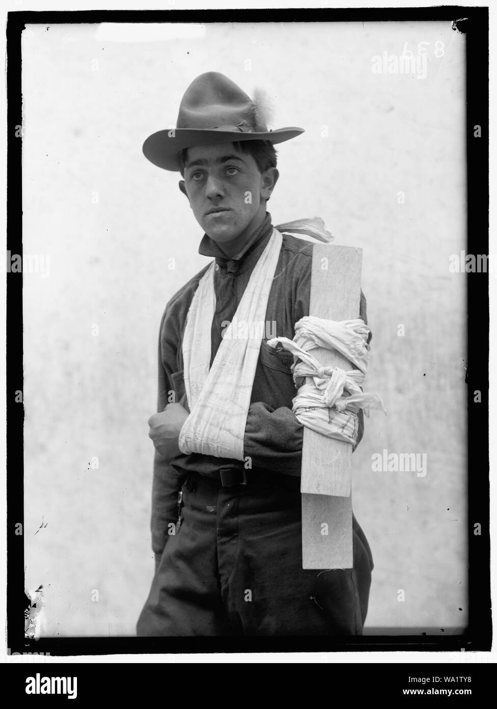 BOY SCOUTS TRAINING DEMONSTRATION Stock Photo - Alamy