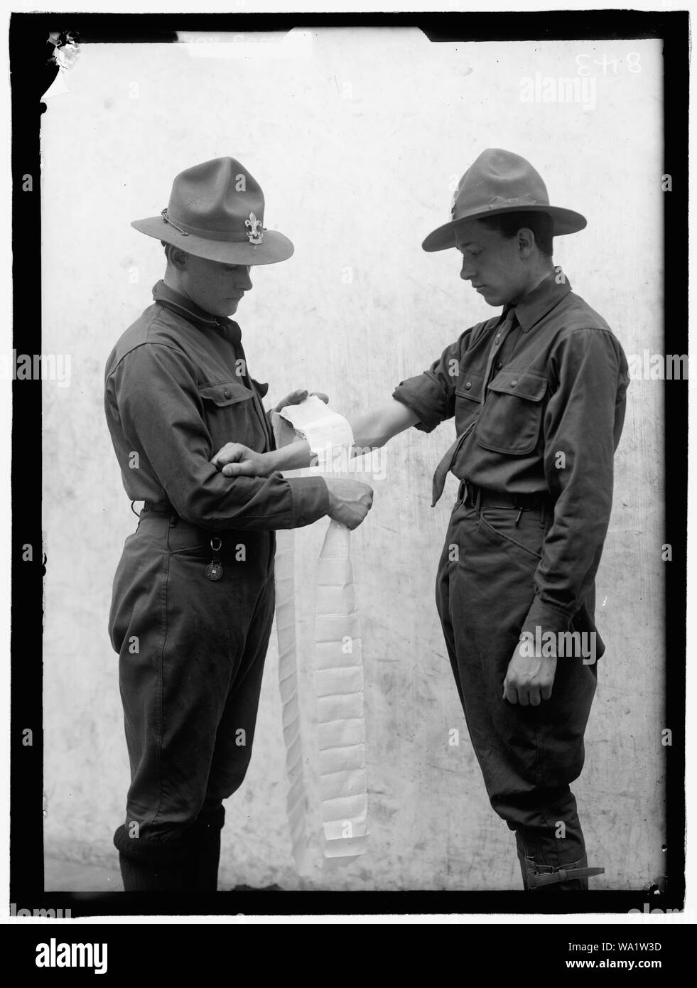 BOY SCOUTS TRAINING DEMONSTRATION Stock Photo - Alamy