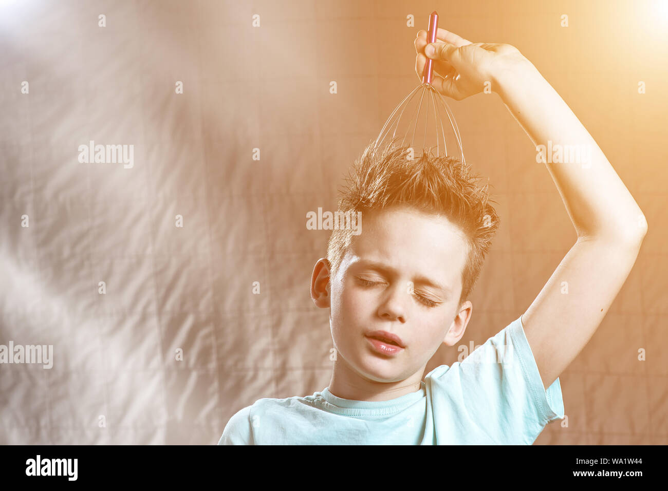 Student scratching head teenager hi-res stock photography and images ...