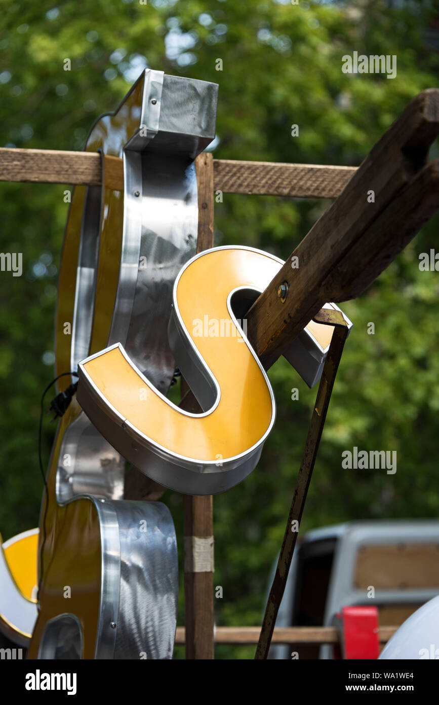 Arkonaplatz flea market, Berlin, Germany Stock Photo - Alamy