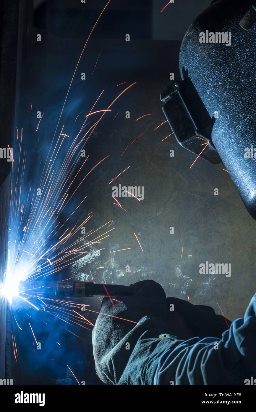 Metal workers molten material hi-res stock photography and images - Alamy
