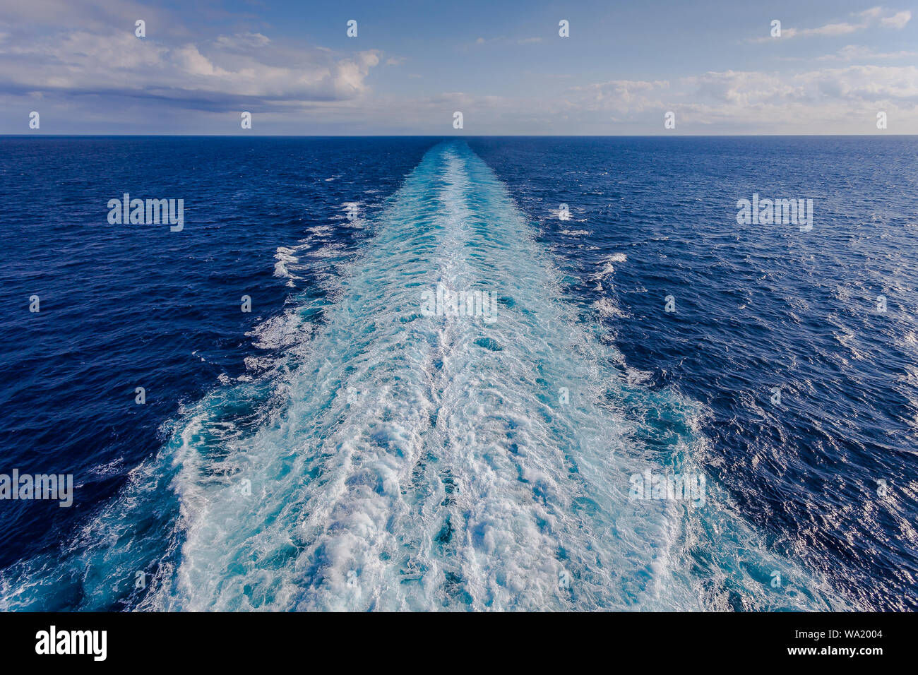 Sea yacht wake hi-res stock photography and images - Alamy