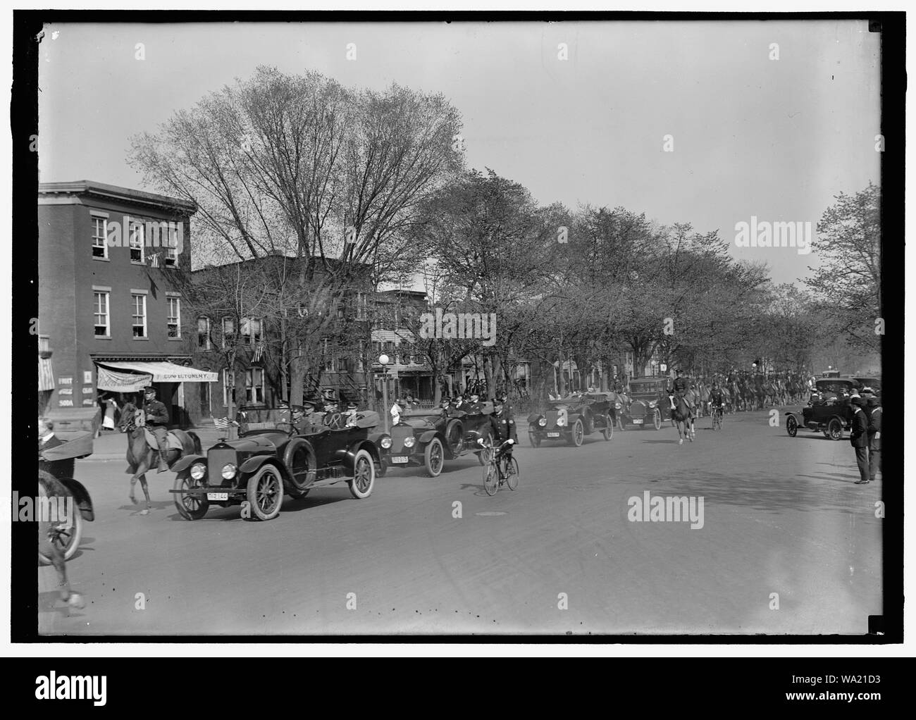 BRITISH COMMISSION TO U.S. EN ROUTE TO RESIDENCE OF BRECKINRIDGE LONG ...
