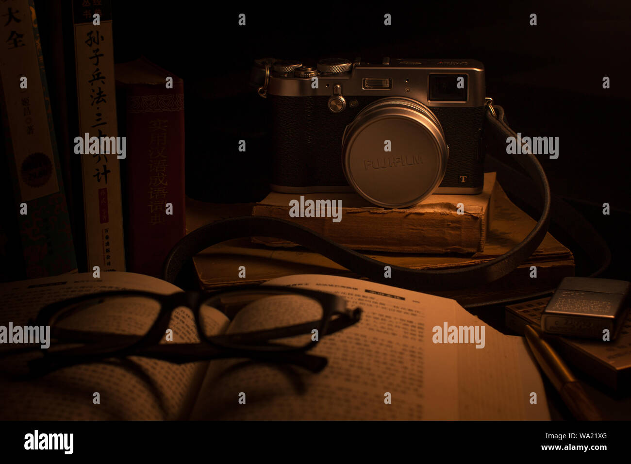 Books of cameras hi-res stock photography and images - Alamy