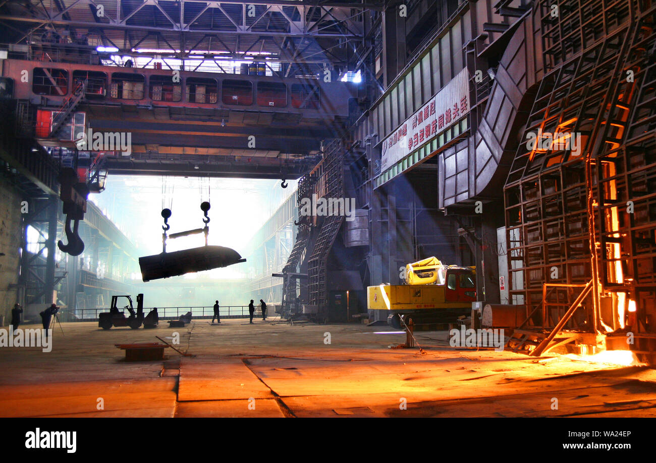 Production workers hi-res stock photography and images - Alamy