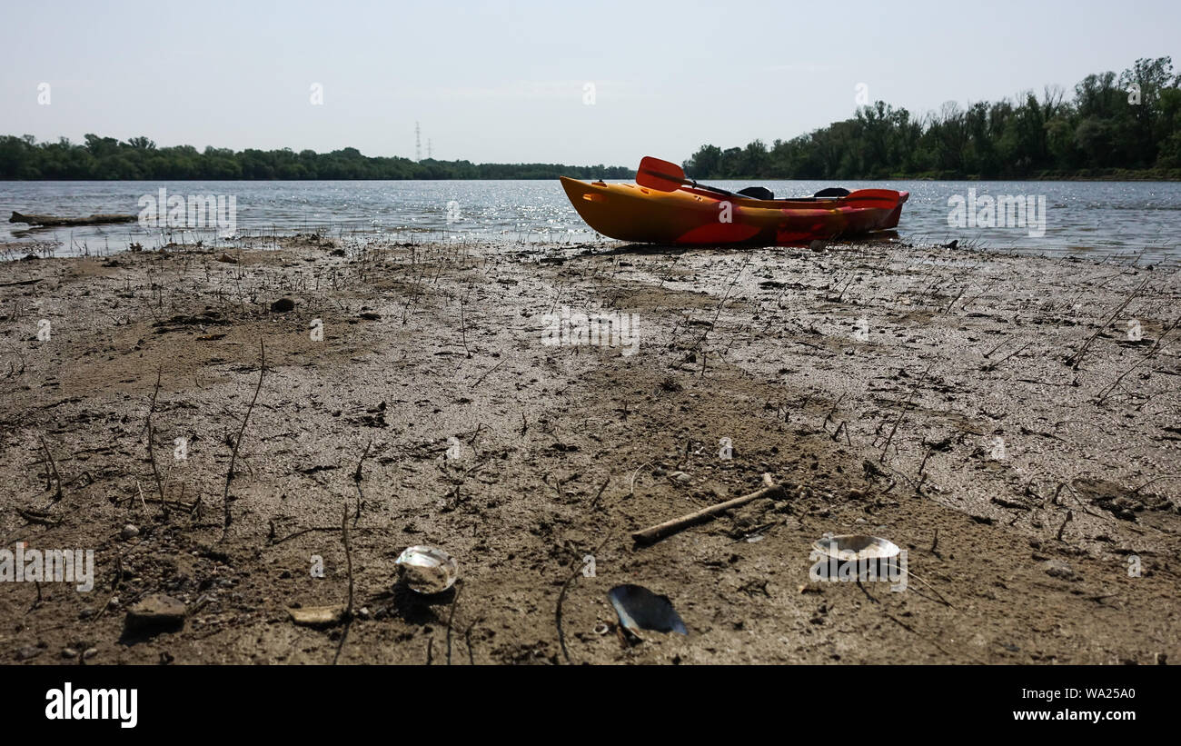 River shells hi-res stock photography and images - Alamy