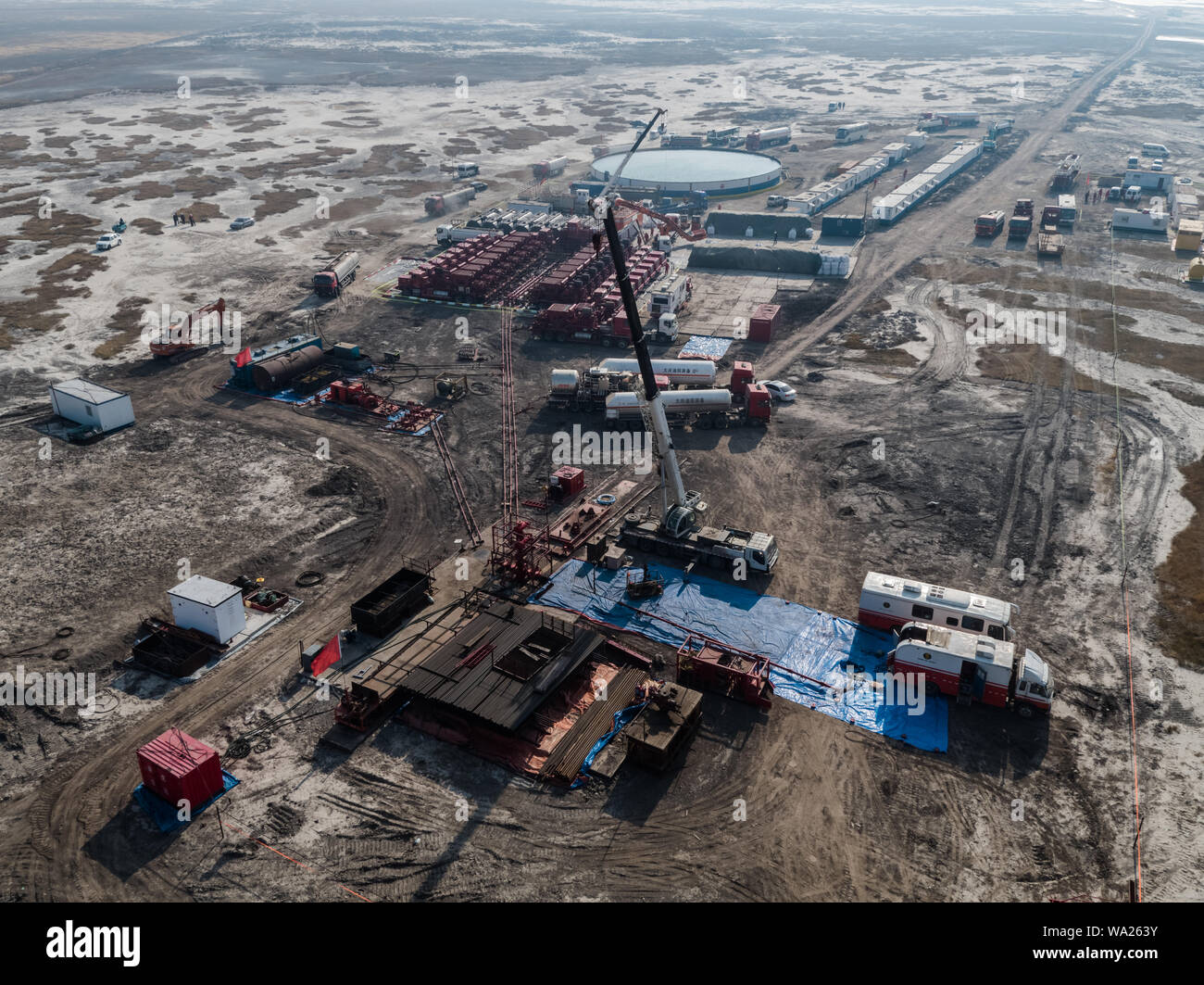 Petroleum exploration fracturing Stock Photo - Alamy