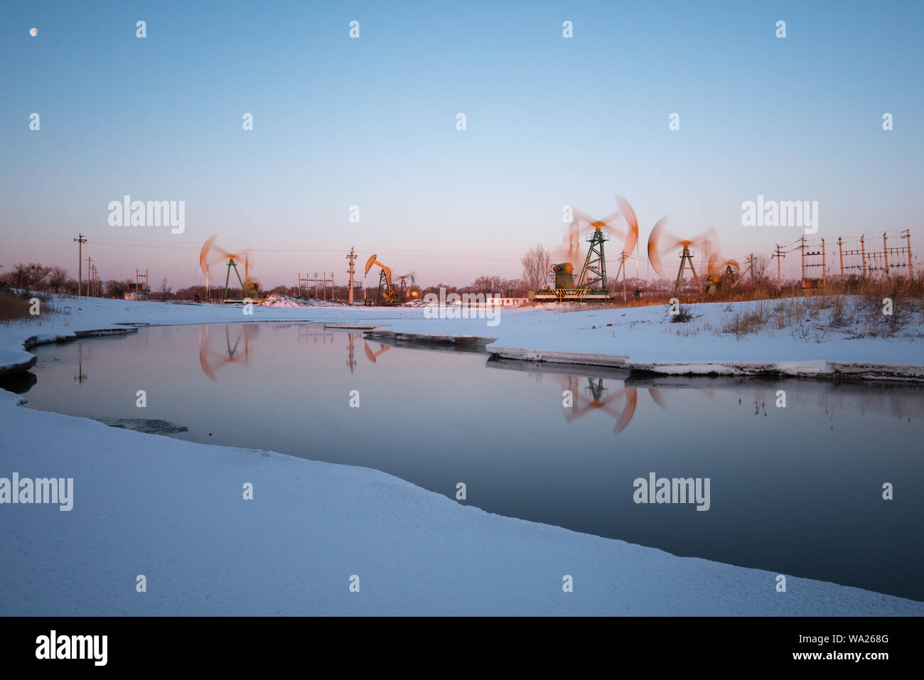 Oil production platform equipment pumping unit hi-res stock photography ...