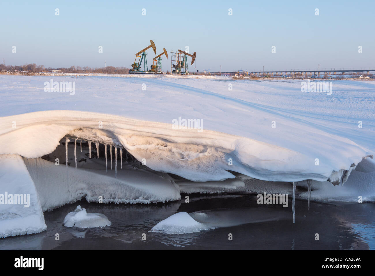 Pumping platform hi-res stock photography and images - Alamy