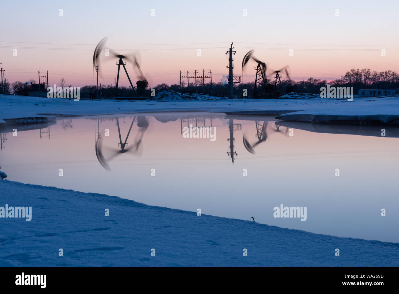 Oil production platform equipment pumping unit hi-res stock photography ...