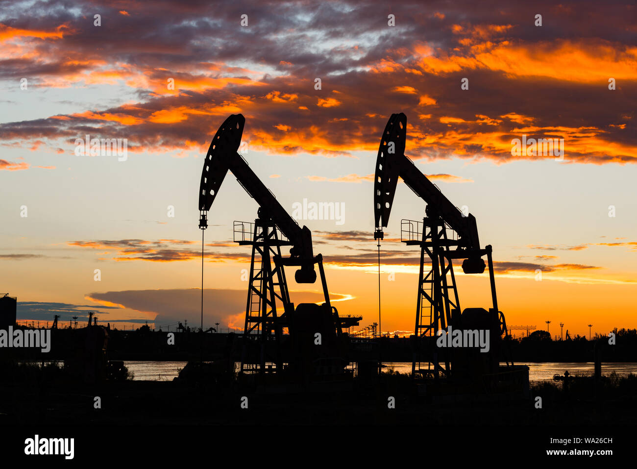 Oil wells sunset hi-res stock photography and images - Alamy
