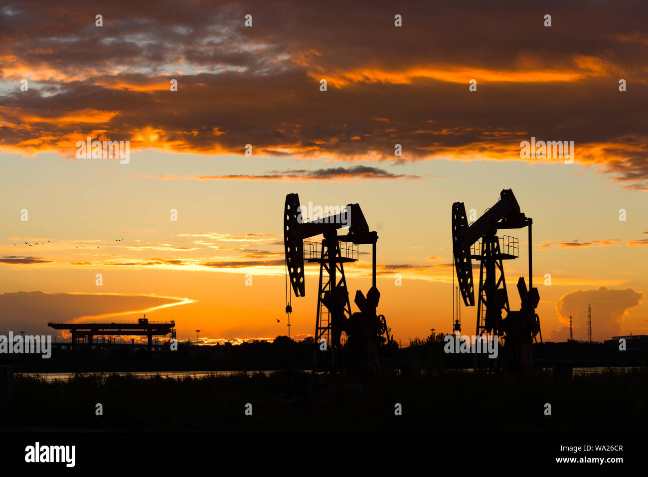 Oil wells sunset hi-res stock photography and images - Alamy