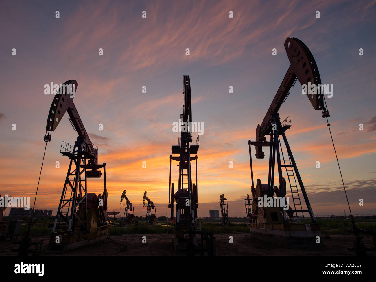 Oilfield sunset hi-res stock photography and images - Alamy