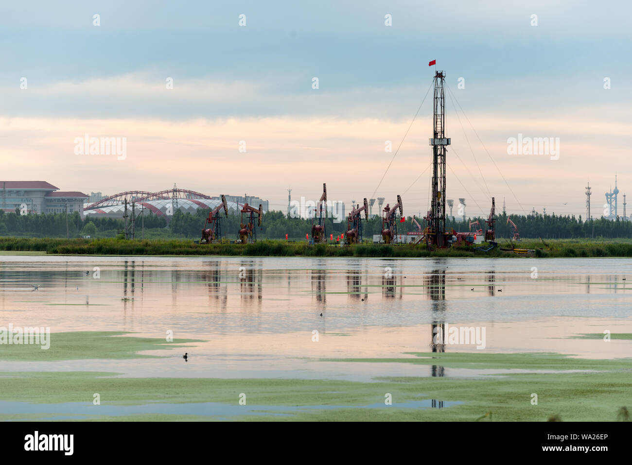 Chinese oil rig hi-res stock photography and images - Alamy