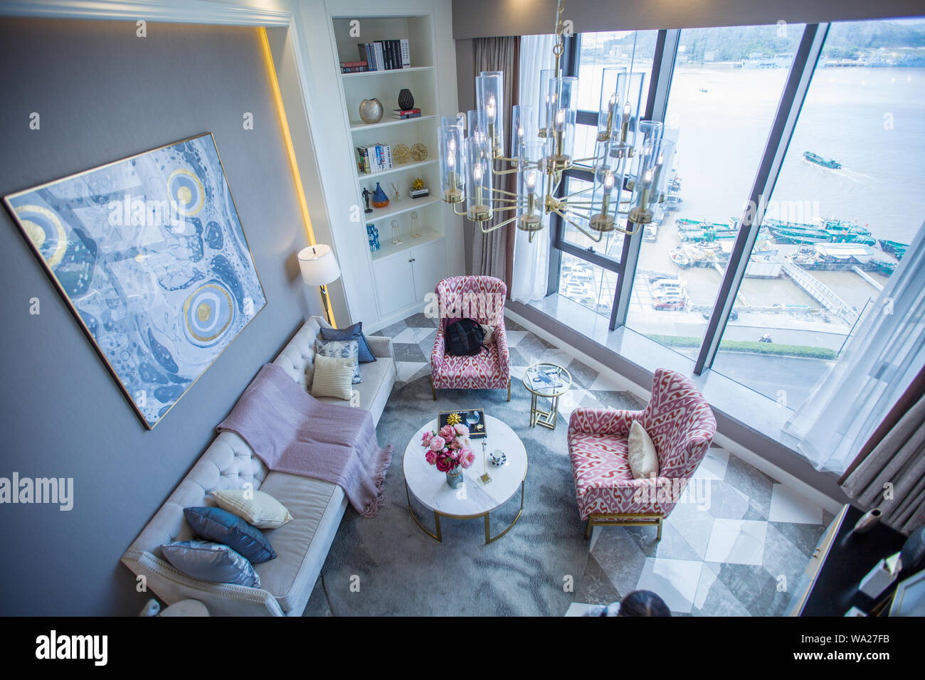 Stylish sitting room Stock Photo - Alamy