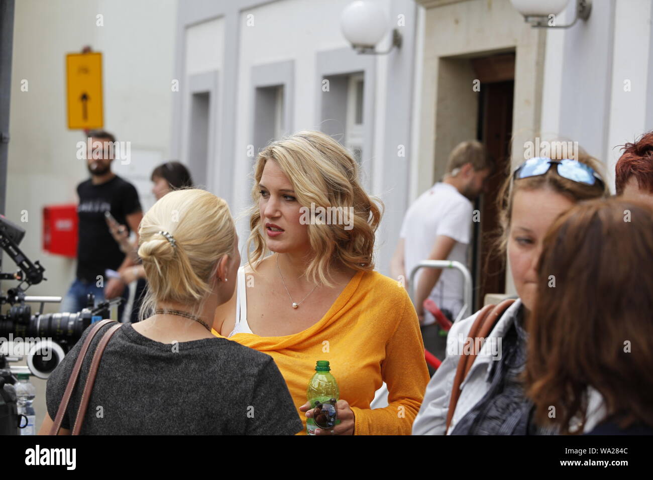 Eva-Maria Grein von Friedl am Set des Fernsehfilms 'Der Ranger ...