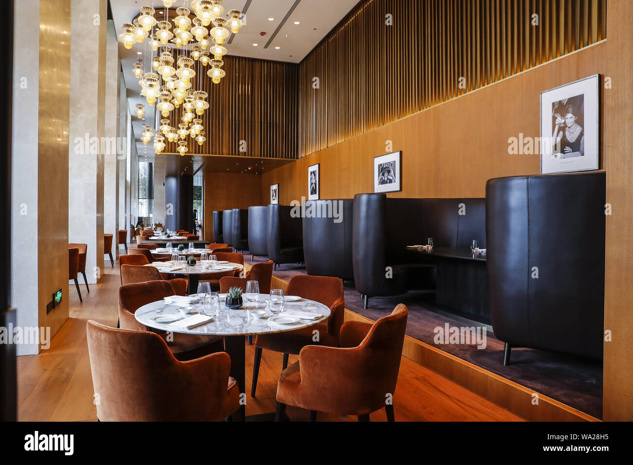 Fancy restaurant hi-res stock photography and images - Alamy