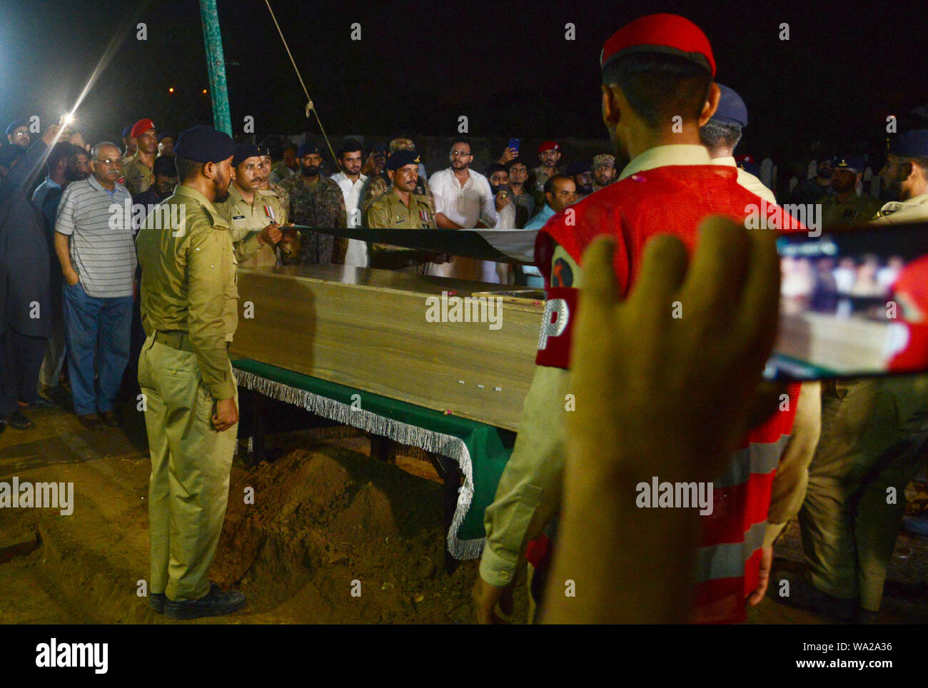 Pakistani soldier kashmir hi-res stock photography and images - Alamy