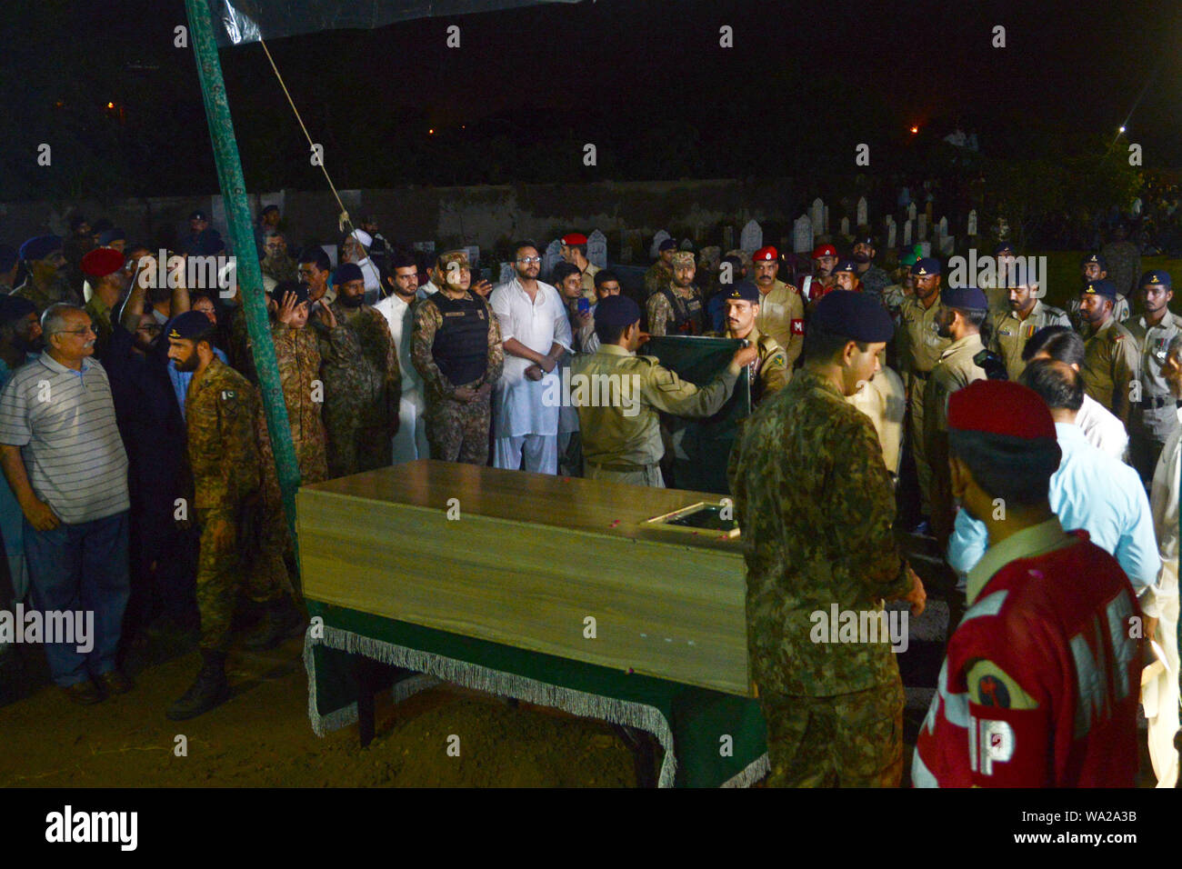 Pakistani soldier kashmir hi-res stock photography and images - Alamy