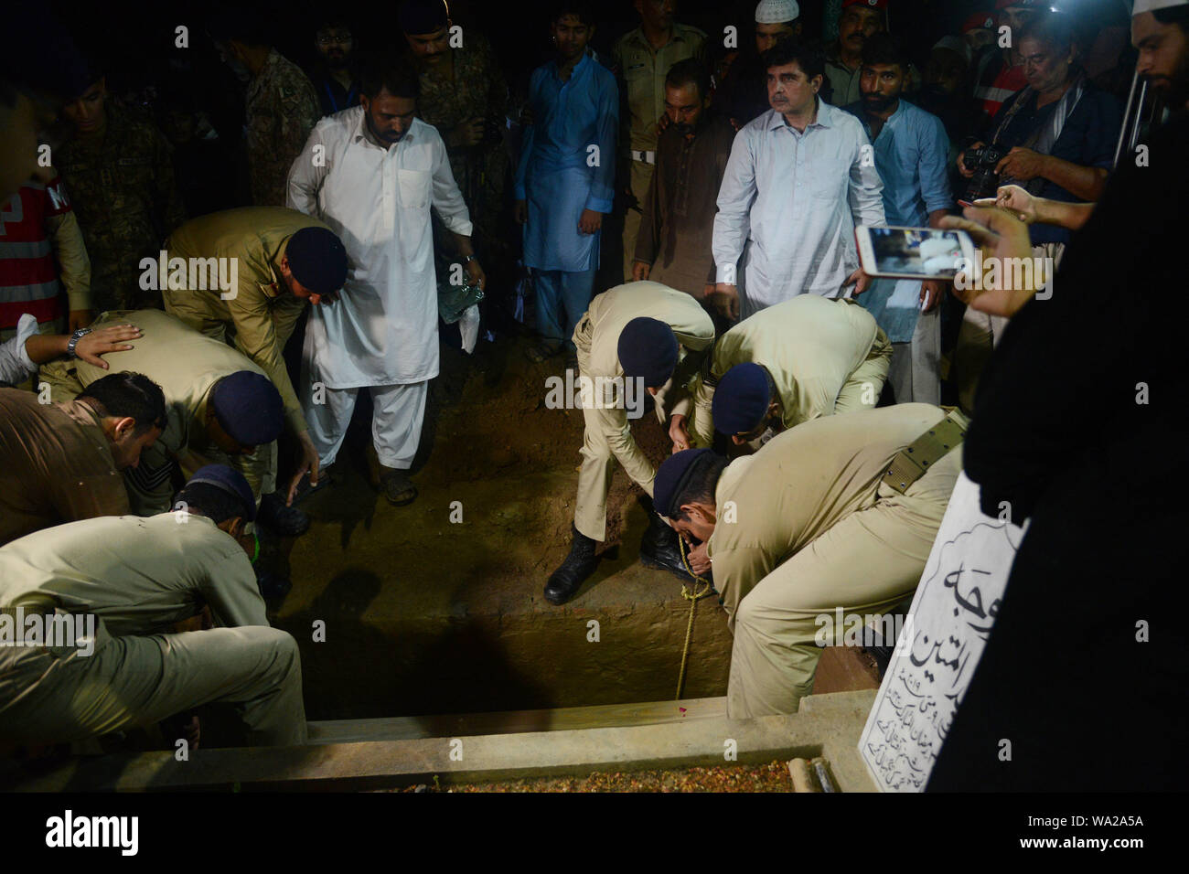 Pakistani soldier kashmir hi-res stock photography and images - Alamy