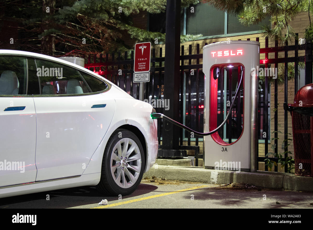 Red tesla model s night hi-res stock photography and images - Alamy