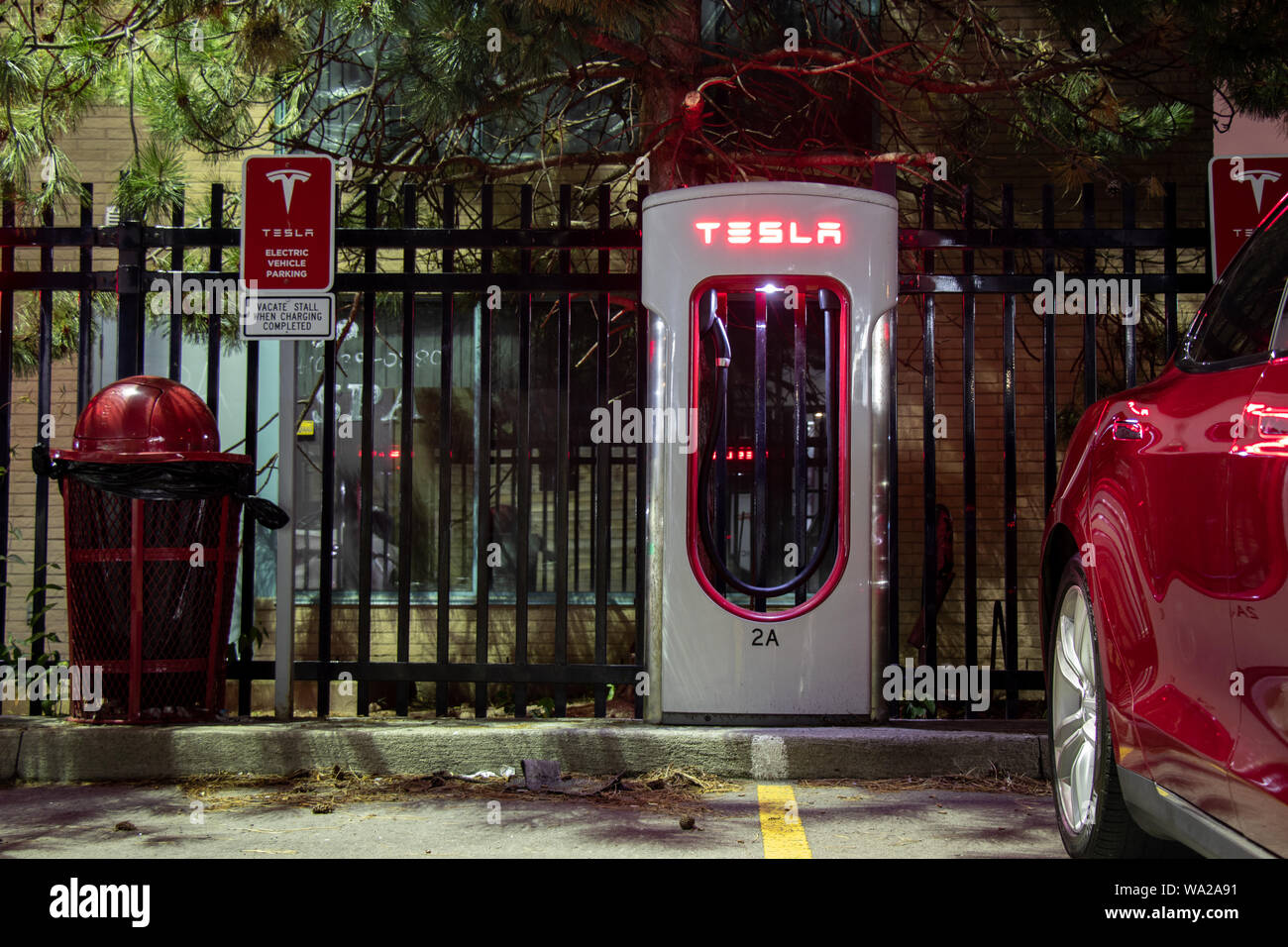 Red tesla model s night hi-res stock photography and images - Alamy