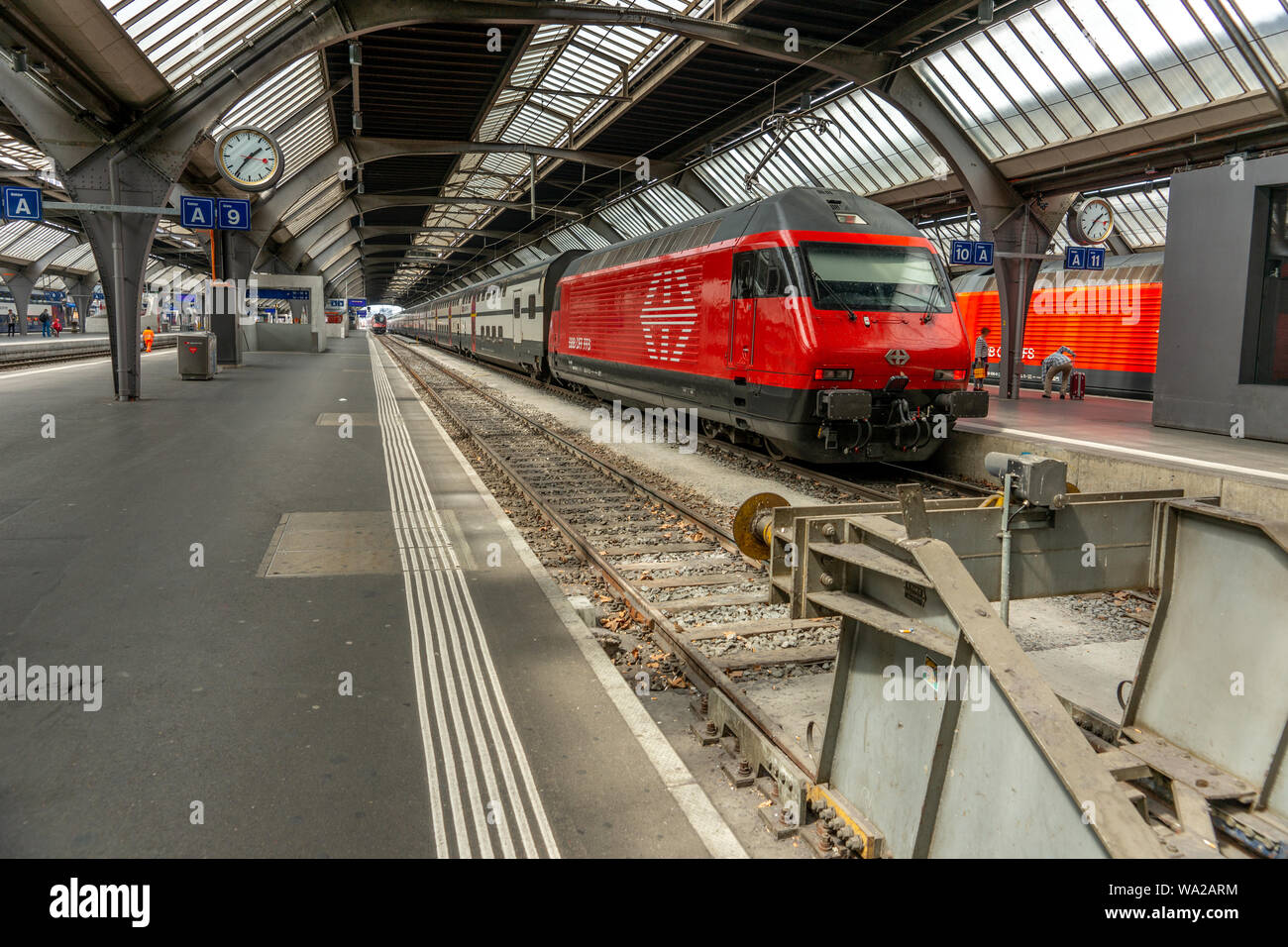 Trainstation zurich hi-res stock photography and images - Alamy