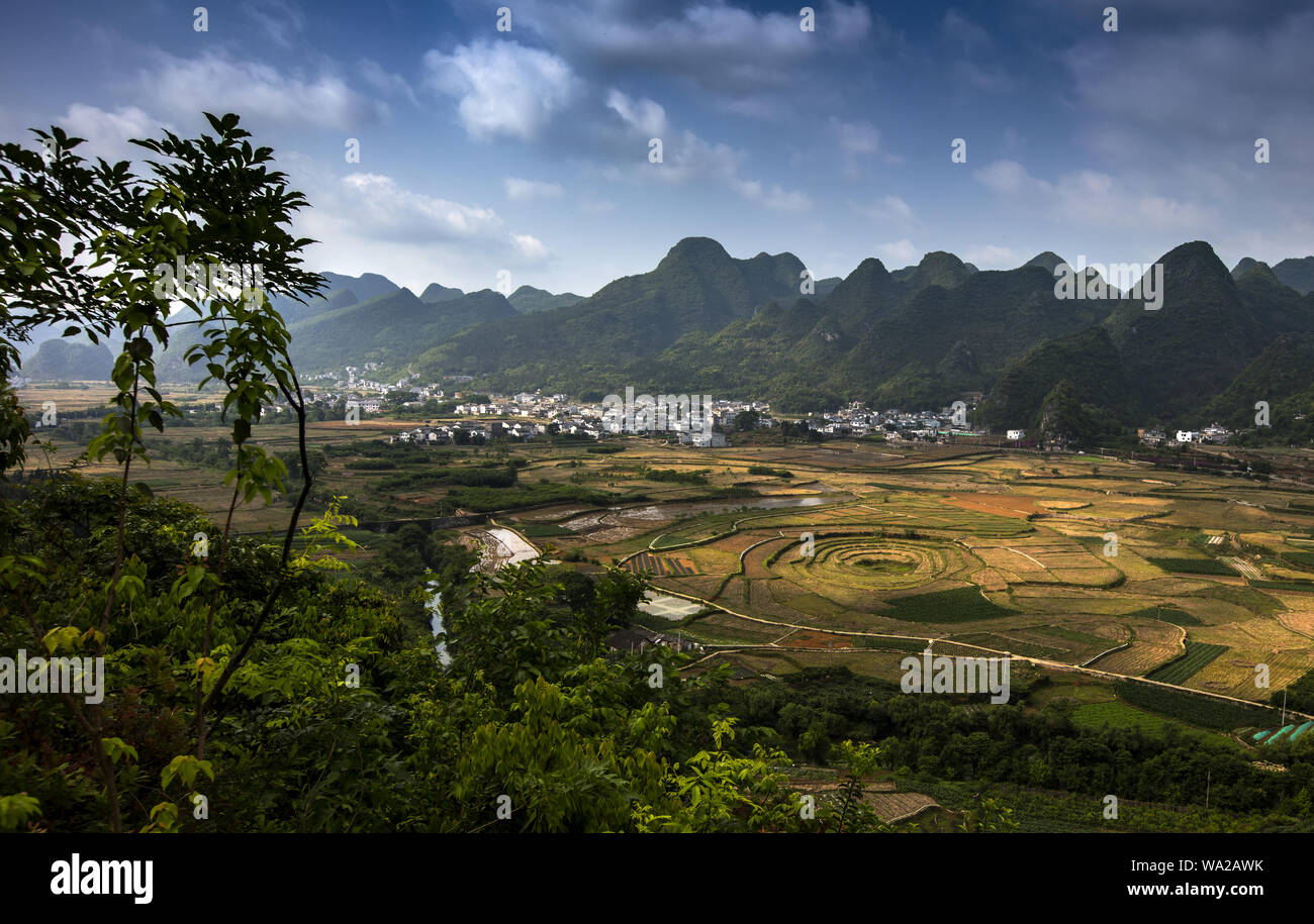 Karst hoodoo hi-res stock photography and images - Alamy