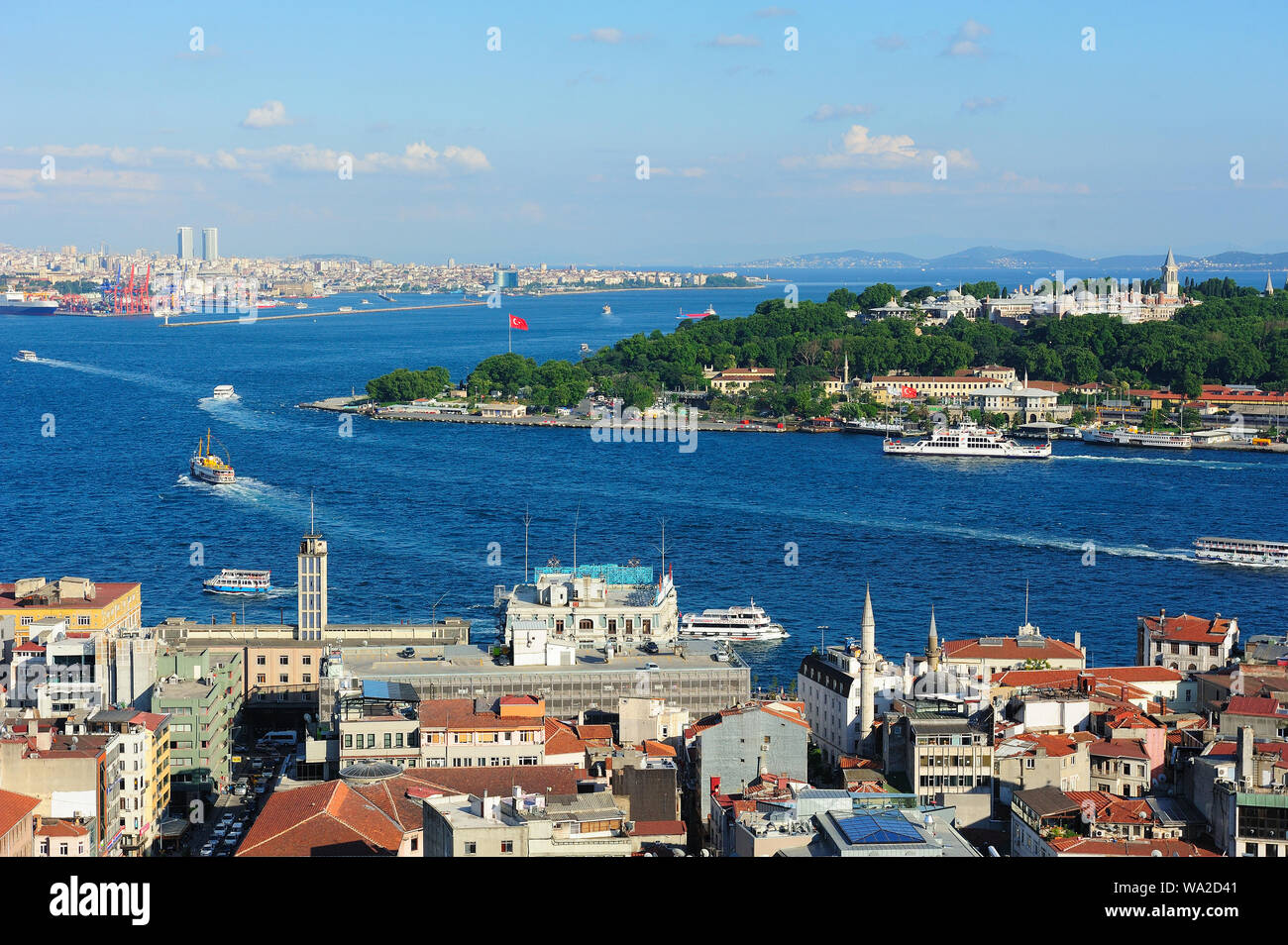 Bosphorus bridge ships mosques buildings hi-res stock photography and ...