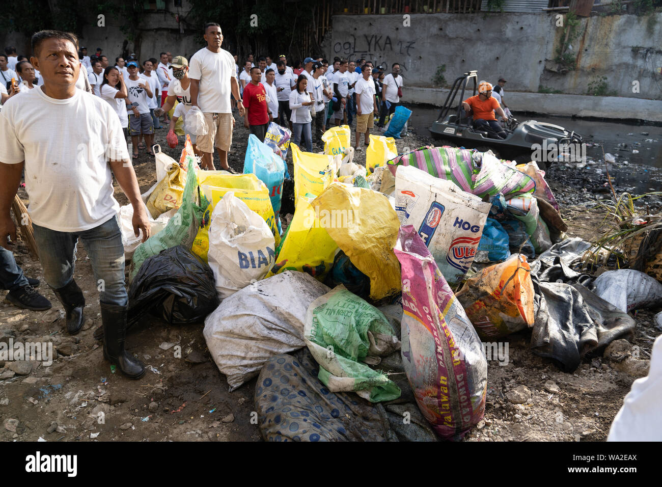 Cebu City, Philippines. 17th Aug, 2019. Thousands of Government ...